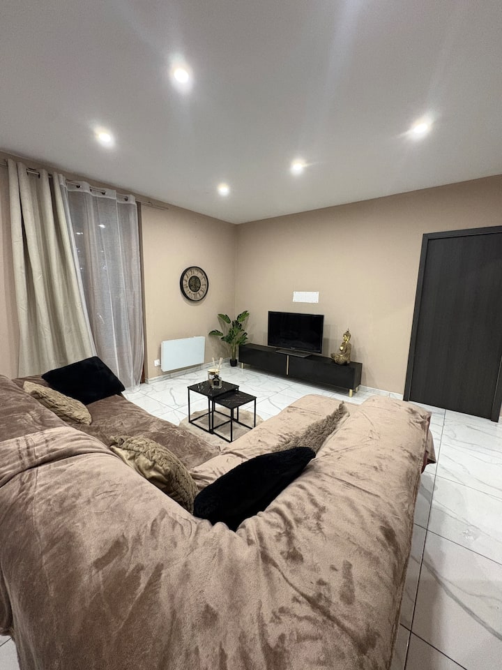 T3 à 10 Min à Pied De La Gare Valserhône (Balcon) - Confort