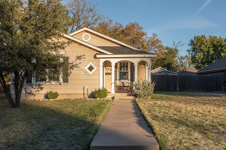 The Rest Easy Retreat - Abilene, TX