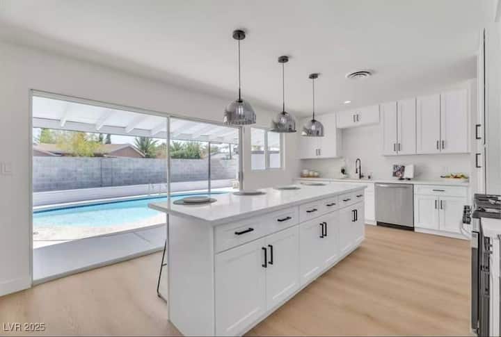 Home In Las Vegas 4bd/2ba 10mins Away To The Strip - Las Vegas