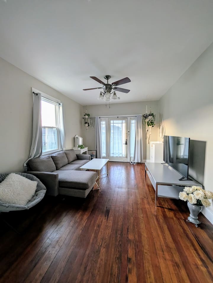 High Ceiling Natural Light Home In Metairie - Metairie, LA