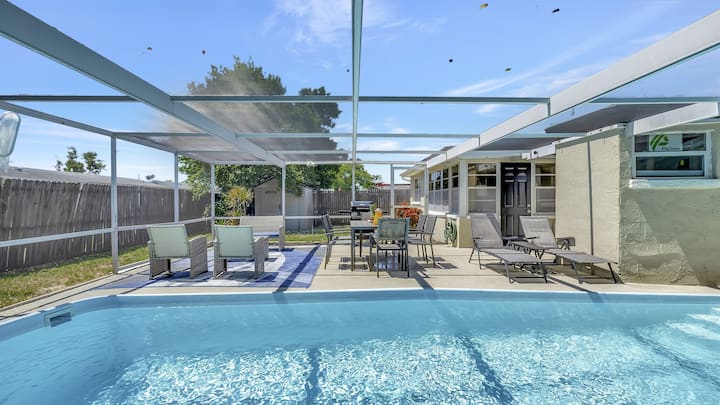 Reconnect In This Family-friendly Place. - New Port Richey