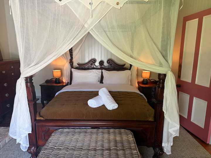 Quiet Coastal Antique Home Close To Everything - Noosaville