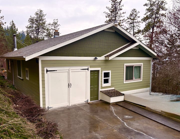 Private Forest Guest House | Sleeps 6 - Vernon