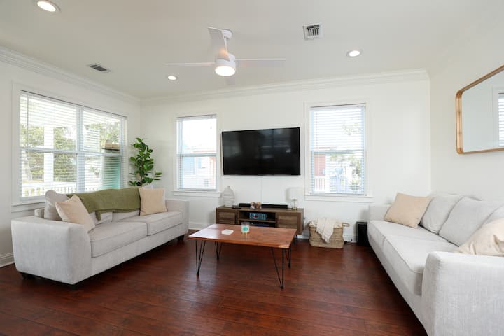 Milo Beach House·steps To Beach· Hot Tub+fire Pit - Pass Christian, MS