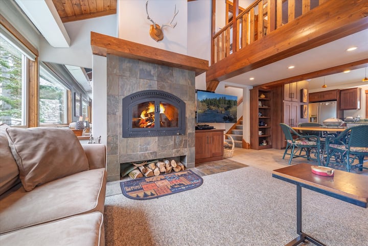 Spacious 5 Br / 4.5 Ba Alpine Meadows Getaway! - Lake Tahoe
