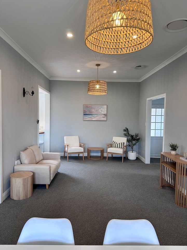 Charming Cambridge Cottage • 3-bedroom Retreat - Cambridge