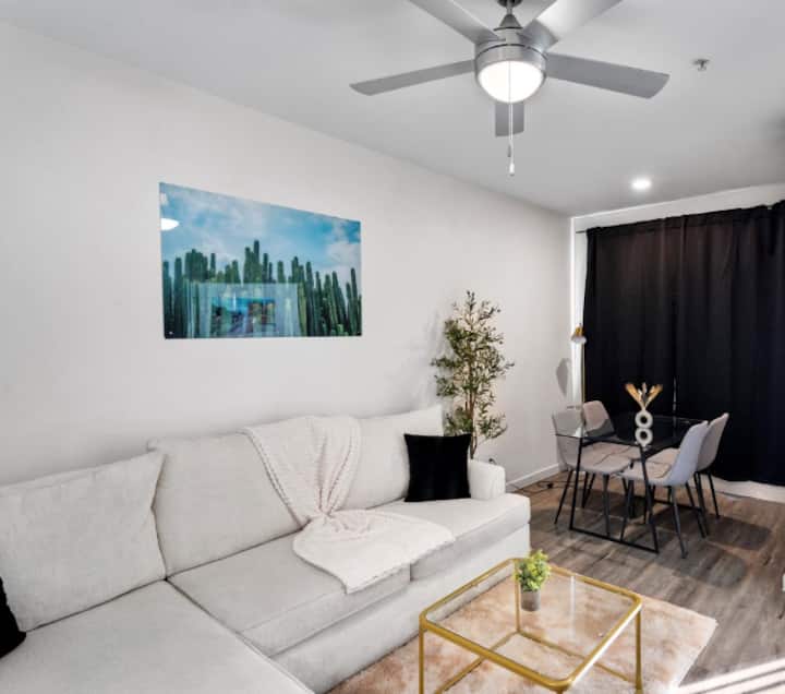 Upscale Studio | Pool, Gym & Lounge - Tempe, AZ