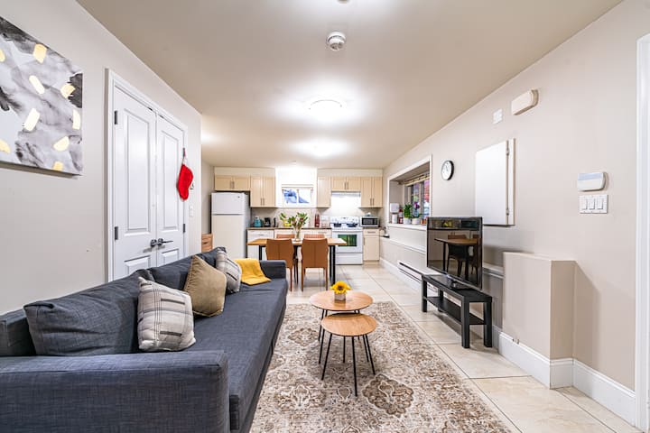 Serene 2br Retreat By Transport &Shopping District - 列治文