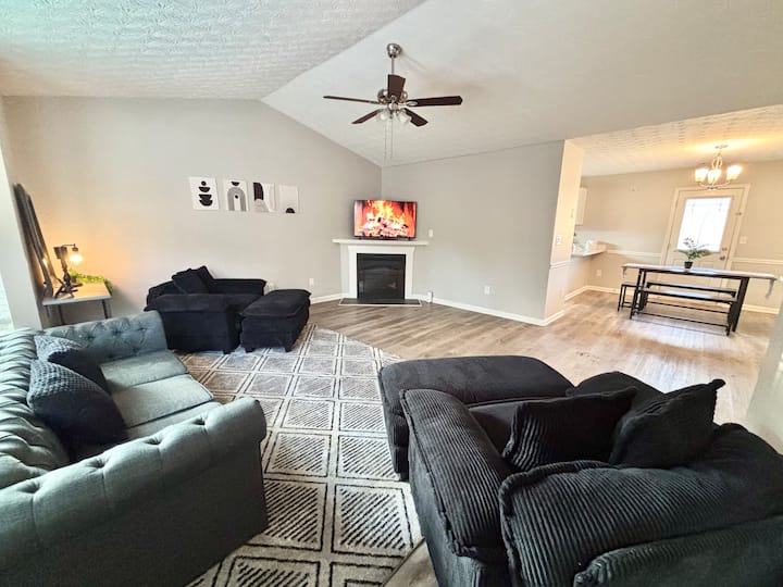 The Fun House | Game Room | Home Gym | Sleeps 12 - Riverdale, GA