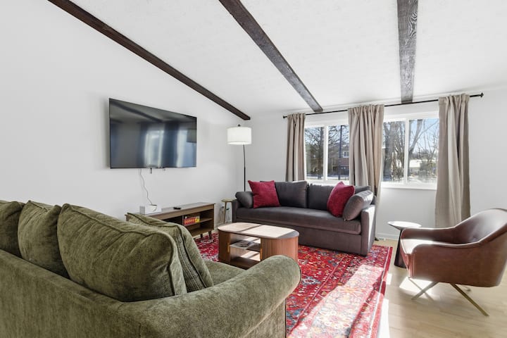 Cozy Living In The Vibrant Heart Of Fishers - Carmel, IN