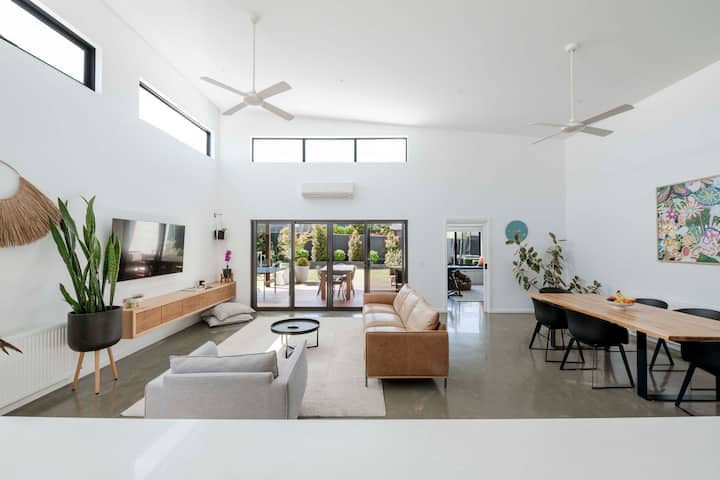 From Sea To City: Modern Surf Coast Getaway - Geelong