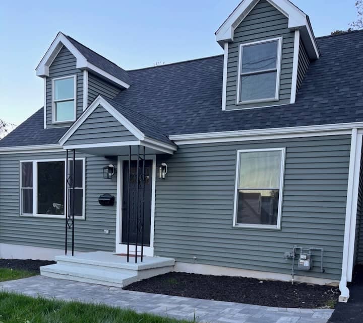 Beautiful Newly Renovated Cape Home By The Beach - New Haven, CT