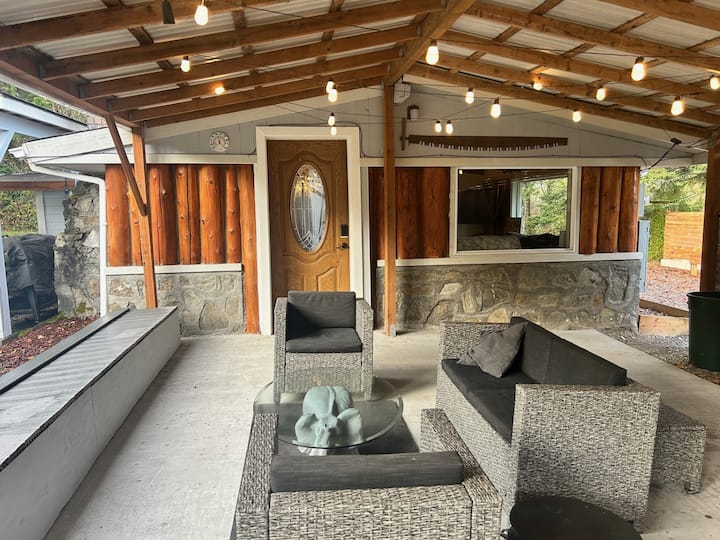 Cabin Charm, Cozy Comforts, Trailside Thrills - Port Angeles, Washington