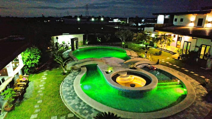 Villa Crassa Resort - Magalang