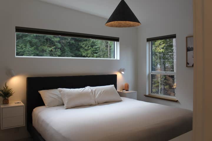 Alpine Hollow - Rossland