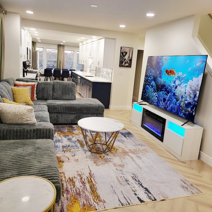 Waterfront Villa With Hottub/gameroom/theater Room - Essex, MD