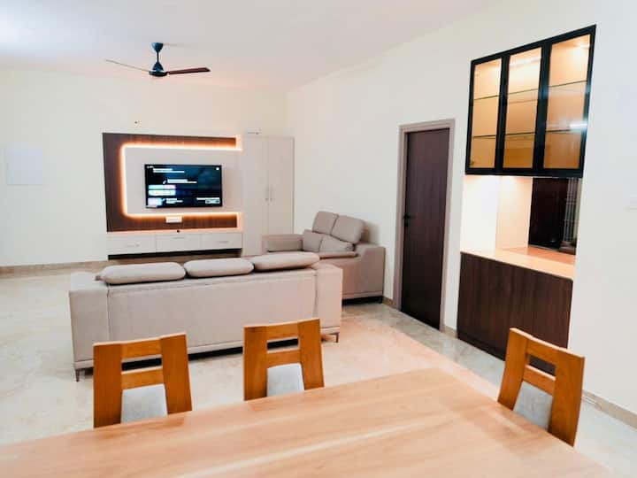 Premium 2bhk Serviced Apartment Near Airport| Wifi - Coimbatore