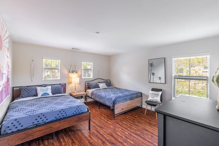 Stunning Mountain View Private Room 4 - Fontana, CA