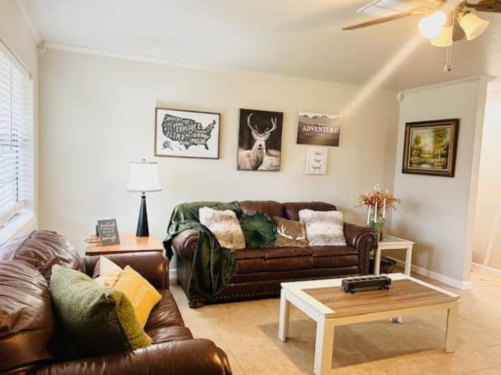 3 Br 2 Ba 5 Beds 4 Parking Near Riot & 30 Samsung - Milano, TX