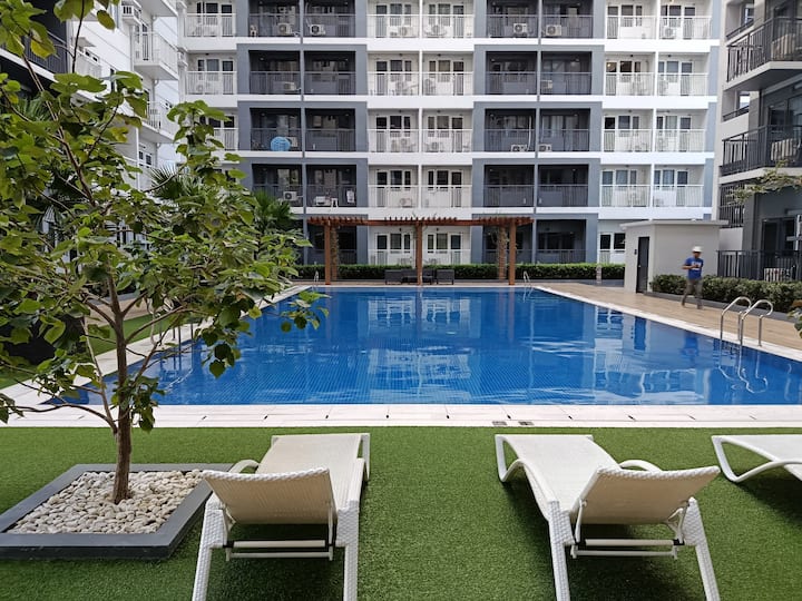 Cozy Condo Near Sm City | Free Netflix + Internet - Iloilo City