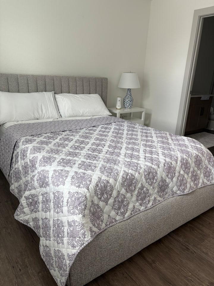 A Private Master Bedroom In Tradition + Laundry. - Port St. Lucie, FL