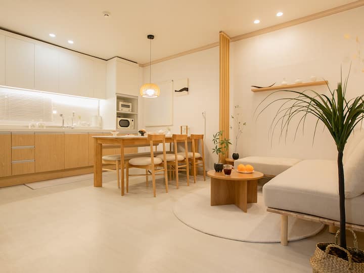 [Open할인]  성수역8분/3룸/4베드/2욕실/올리브영/2호선/연무장길 - Seoul