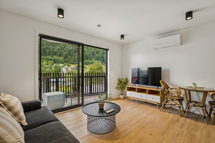Mountain Vista Apartment! Short Stroll To The Cbd - Queenstown