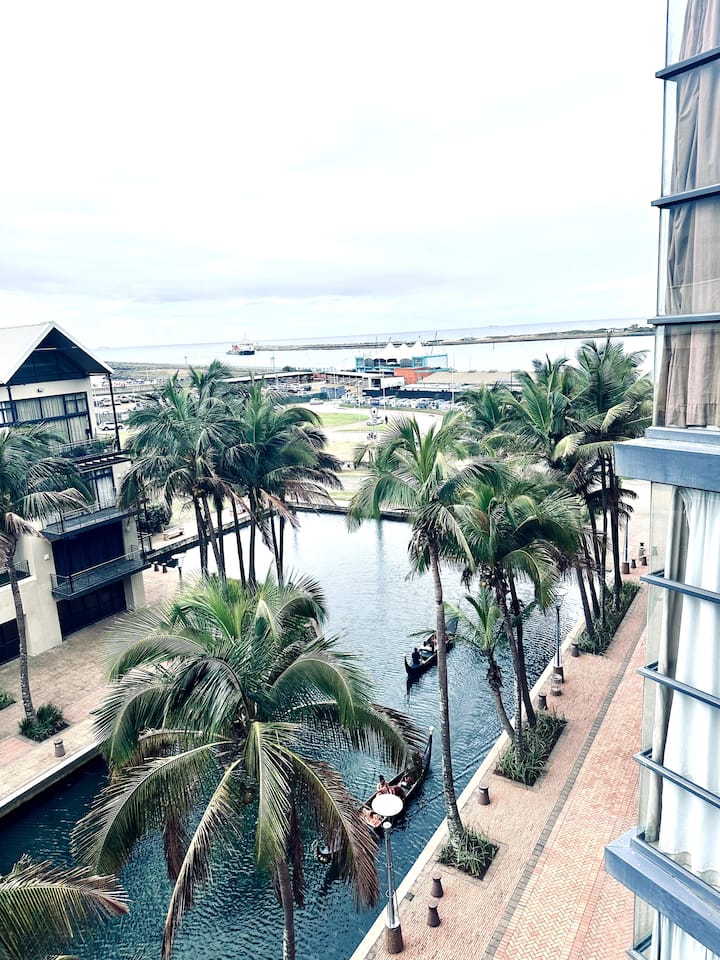 Sea & Canal View Apartment – Walk To The Beach - 