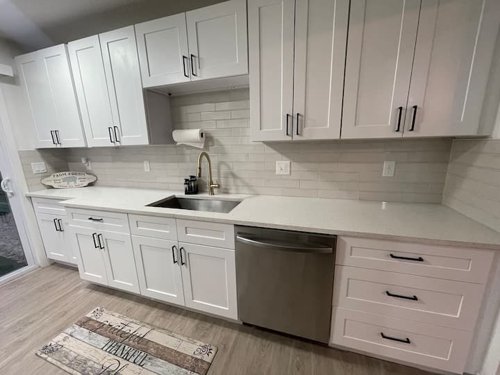 Brizzymodern 2br/2ba Near Park Ave •Private Entry. - Maitland, FL