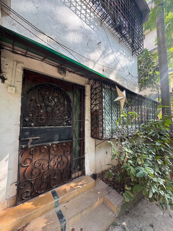 Cozy, Vintage Old Bandra 1bhk - Mumbai