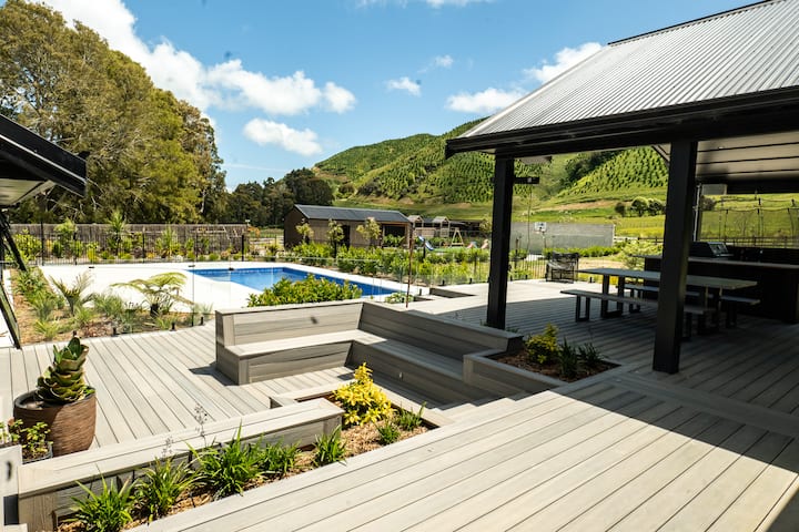 The Valley Retreat - Porirua