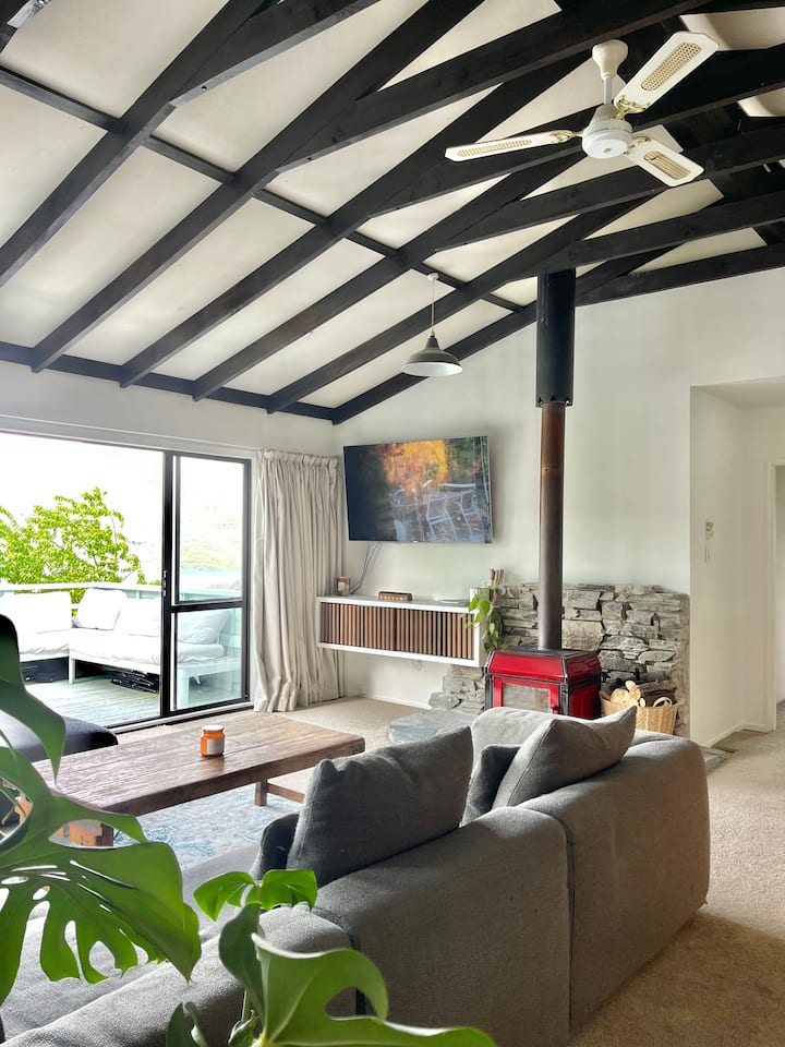 Relaxed Alpine Retreat In Fernhill -Stunning Views - Queenstown