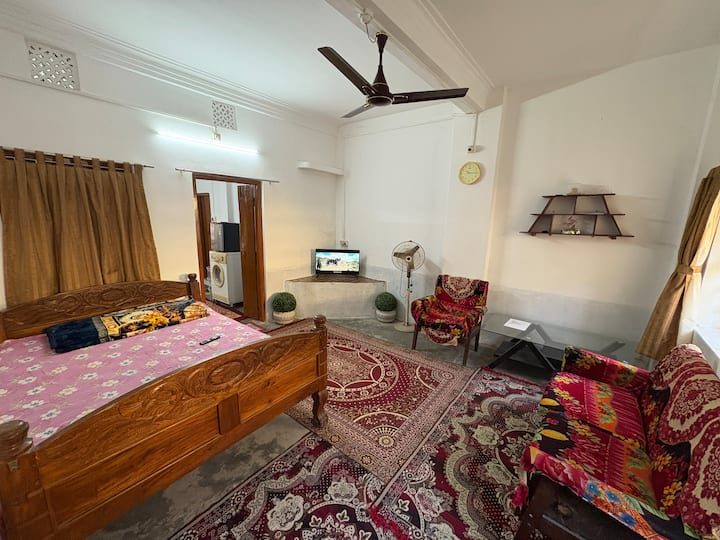 The Indoor Retreat - 2bhk / 7 Min From Njp - Siliguri