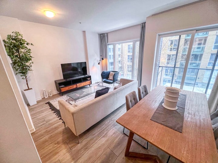 Central Downtown Vivid Loft - Montreal