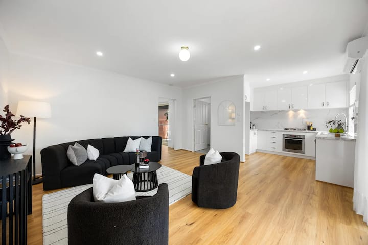 Modern Renovated 3 Bedr 2 Bath Home - 3km To Cbd - Adelaide