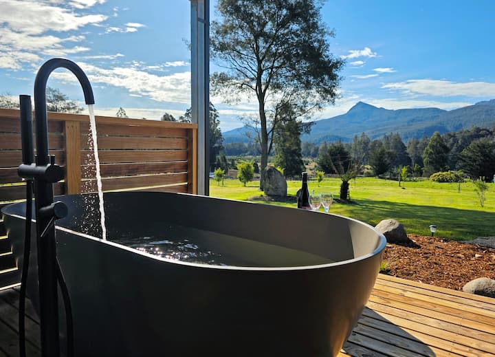 Outdoor Bath, Mountain View Luxury - Maydena