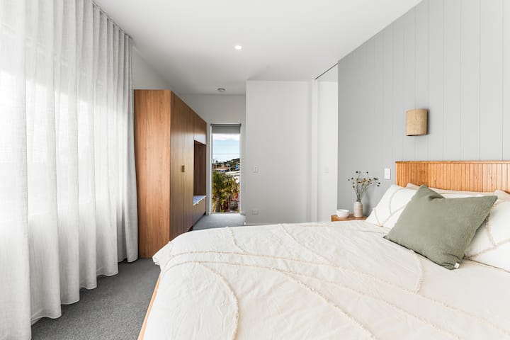 Little Bich Retreats - Gumboots 05 - Bicheno