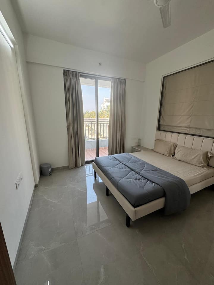 A Well-designed 2 Bedroom Mountain View Apartment - Nashik