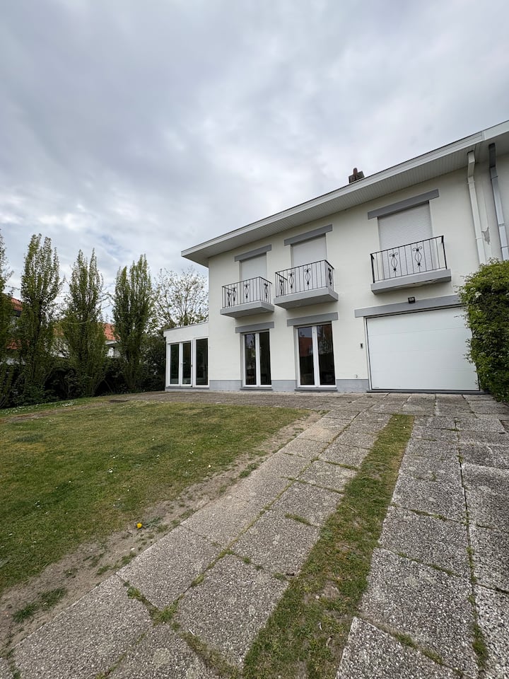 Maison Familiale Et Conviviale - Brujas