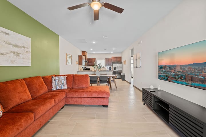 2br/2ba Modern Home • King Bed • Smart Tvs (C) - El Paso, TX
