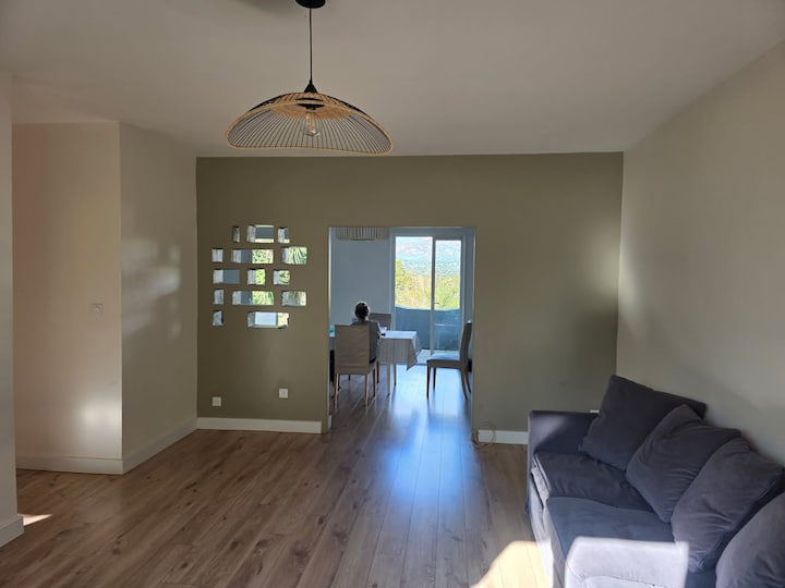 Bas De Villa Avec Une Vue  Sur Le Mont Gozzi - Ajaccio