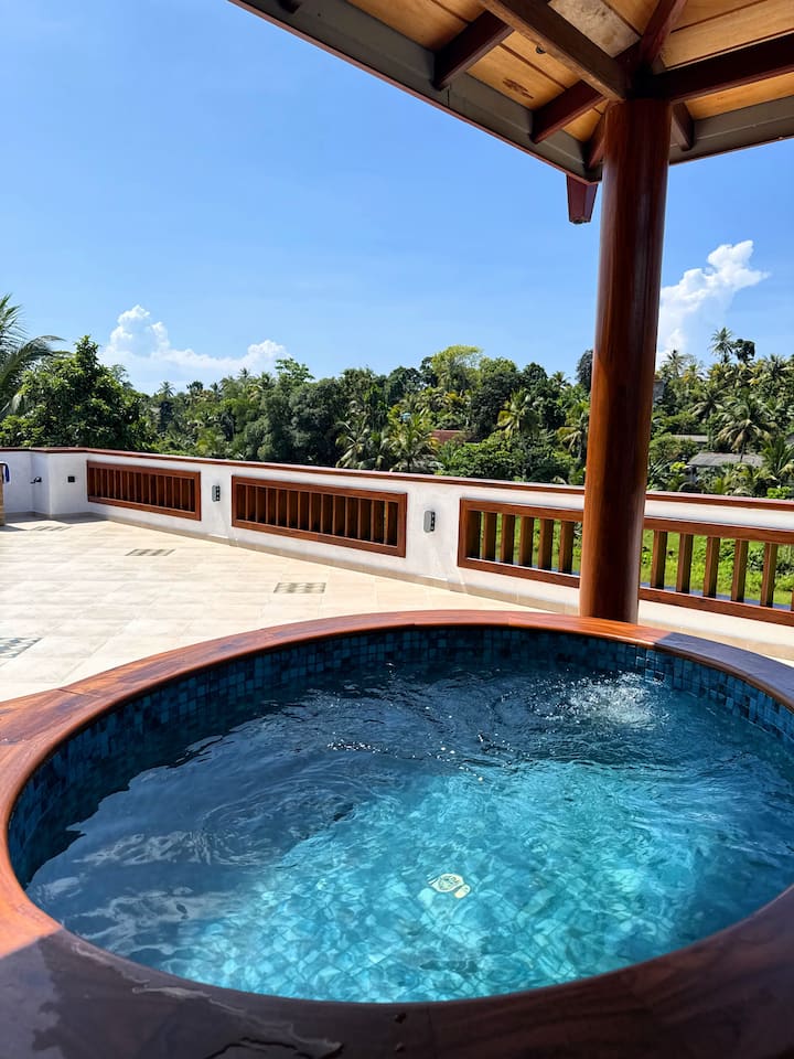Luxury Apartment
Sunset View With Jacuzzi - Sri Lanka