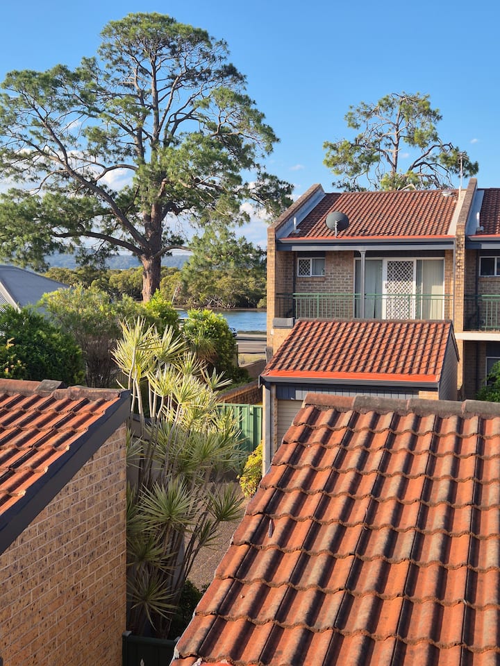 Close To The Water And Everything Else! - Australian Reptile Park, Somersby