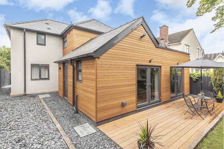 Spacious Stay W/ Gym, Sauna, Garden & Starlink - Hereford