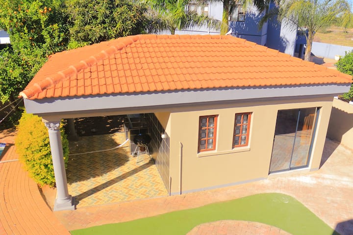 Stylish Apartment With A Pool, Phakalane, Gaborone - Gaborone