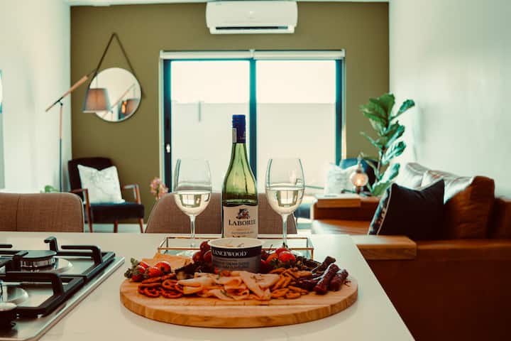 Le Paarl Haus | Modern Winelands Apartment - Wellington, South Africa