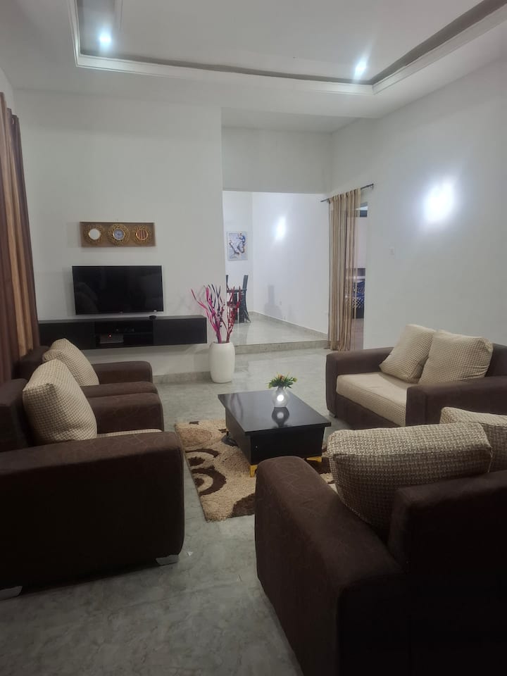Serene Service Apartment In The Heart Of Rayfield - Jos