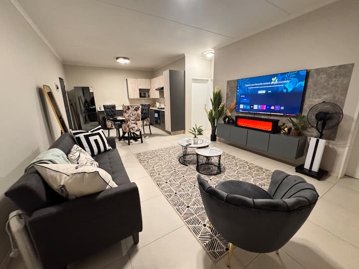 Spacious Executive Luxury Apartment - Midrand