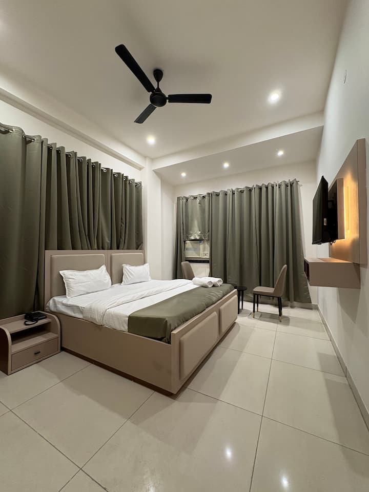 Shftin Hotel•stylish Rooms With Premium Amenities - ノイダ