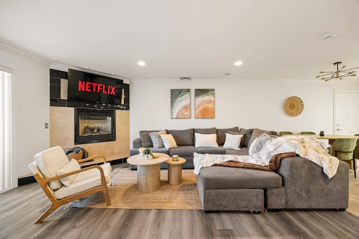 Delightful Coastal Haven In Newport - Newport Beach, CA